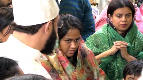 Salman Khan’s sister, Arpita, visits Nizamuddin Dargah to ask for brother’s protection